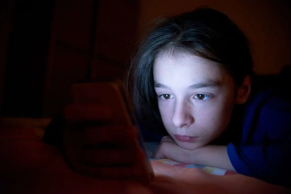 4 ud af 10 børn og unge er udsat for ubehagelige og uønskede oplevelser ...